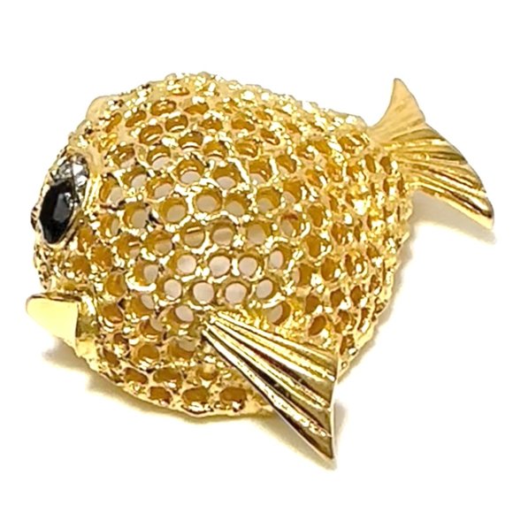 HAMPTON GEMS | Jewelry | Sun Fish Pin With Black Crystal Eye So Cute ...